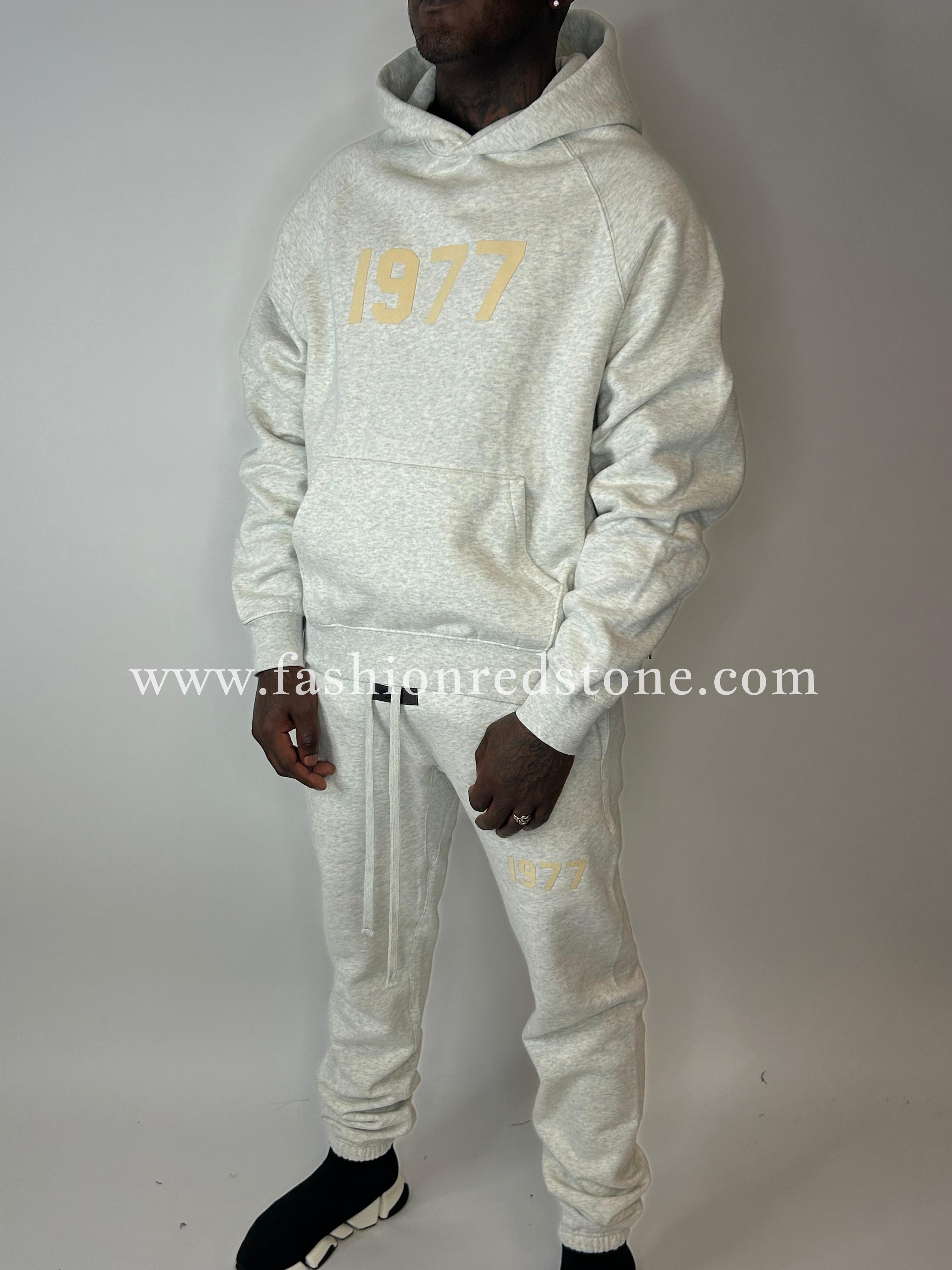 Essentials Trainingspak 1977 Iron – Redstonefashion